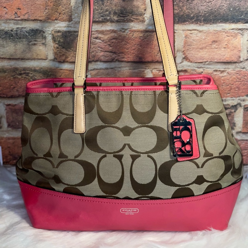 Coach Hamptons Weekend Signature Colorblock Medium To… - Gem